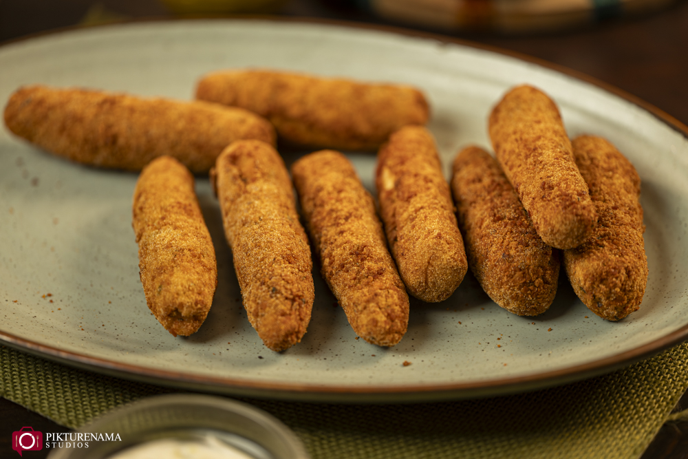 Mary Memsahib's Fish Finger for Christmas - Pikturenama