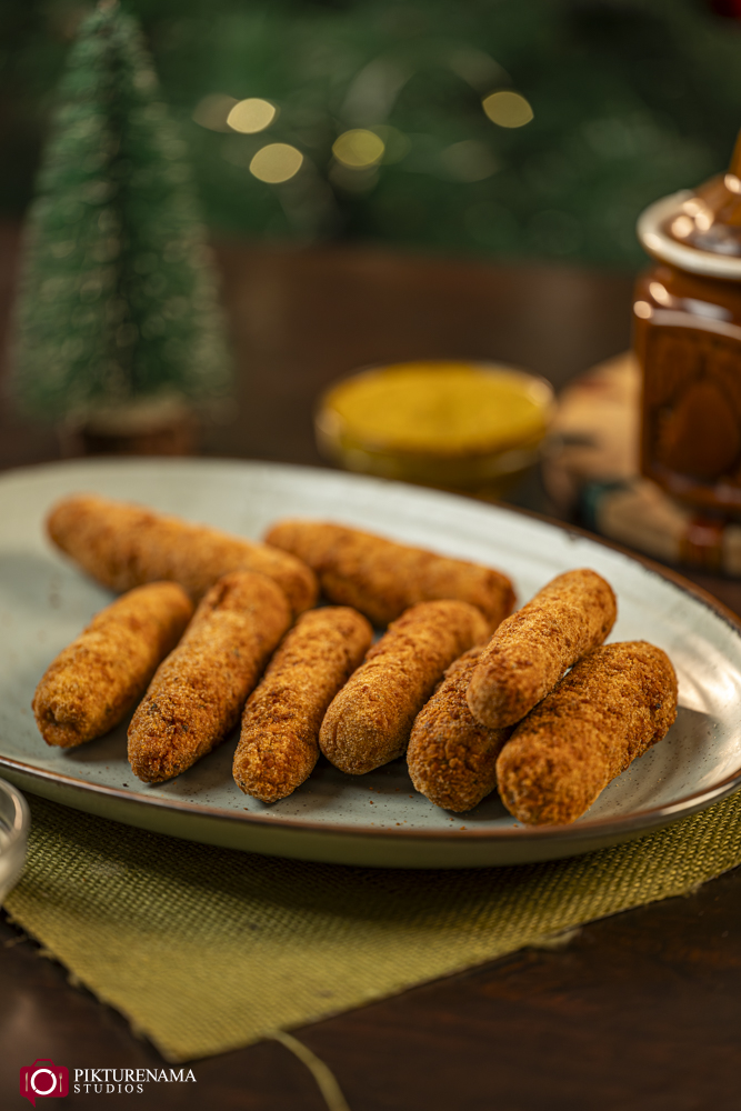 Mary Memsahib's Fish Finger for Christmas - Pikturenama